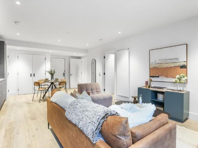 Live at Vertus’ newest Canary Wharf address: spacious, fully furnished 1 bed apartments with a gym, reformer Pilates studio, co working spaces and lounges for modern living