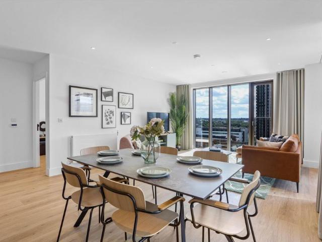 Live at Vertus’ newest Canary Wharf address: spacious, fully furnished 2 bed apartments with a gym, reformer Pilates studio, co working spaces, and lounges for modern living