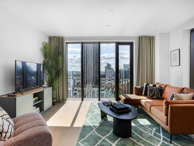 Live at Vertus’ newest Wood Wharf address: elegant, fully furnished 2 bed apartments with a gym, reformer Pilates studio, co working spaces and, lounges for modern living