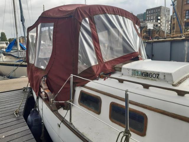 Live aboard boat for one person