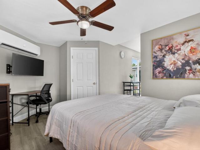 ⭐LIVE ALONE⭐ Modern Private ADU with Kitchen, Bath