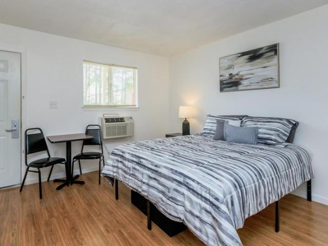 Live ALONE No Roomates at Cumberland Lodge! Newly