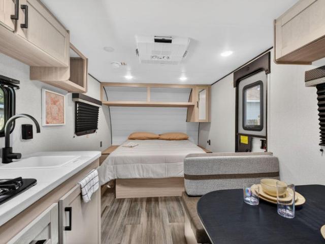 ⭐LIVE ALONE⭐ Private Unit ⭐smart TV and highspeed