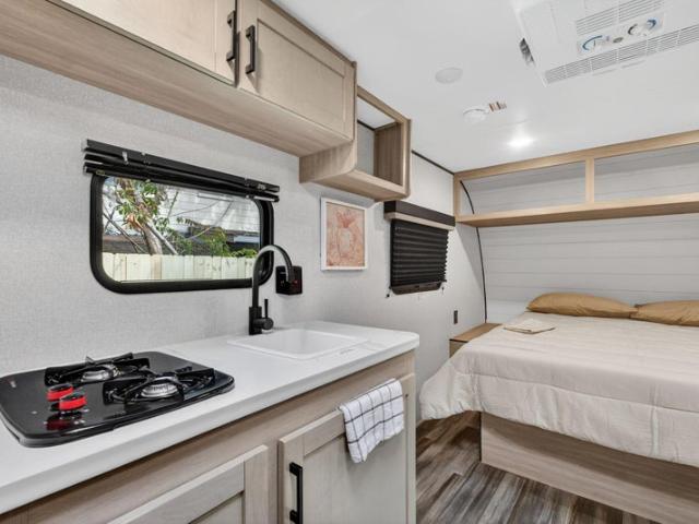 ⭐LIVE ALONE⭐ Private Unit ⭐smart TV and highspeed