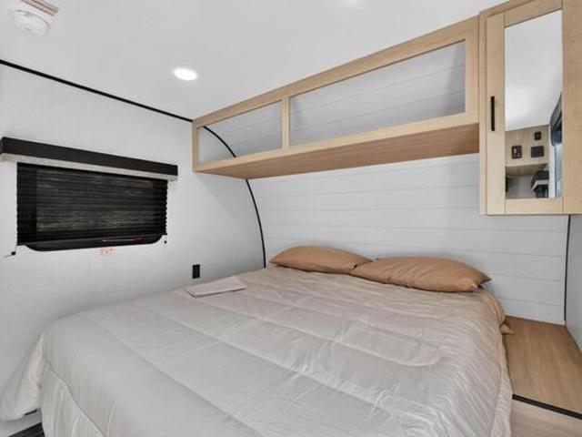 Live ALONE! Smart TV, High speed WiFi, PRIVATE Free Laundry