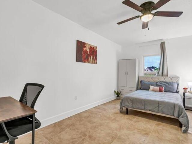 Live by Richmond & Aliana / Modern Home • Top‑Rated Host