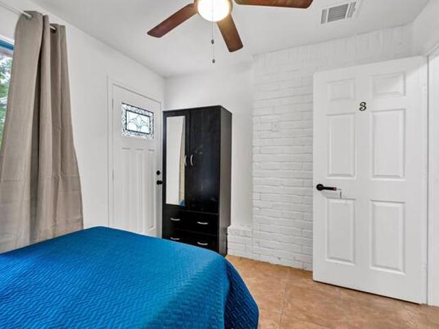 Live by Richmond & Aliana / Modern Home • Top‑Rated Host