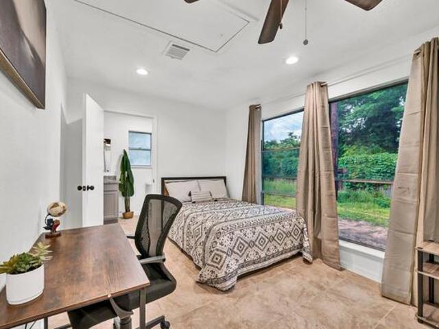 Live by Richmond & Aliana / Modern Home • Top‑Rated Host