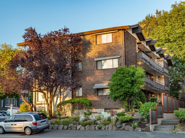 LIVE CLOSE TO CARKEEK PARK!