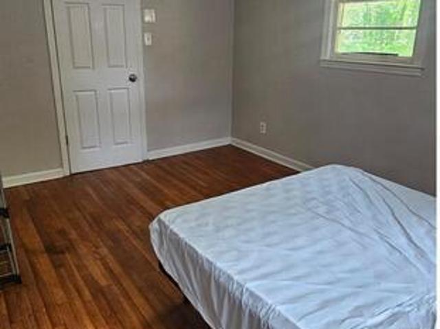 Live Comfortably in Collier Heights: Ideal PadSplit Close to Everything You Need!
