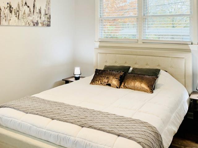 Live in Marietta, a 5 minute walk to bus stop Austell Rd & Windy Hill Rd