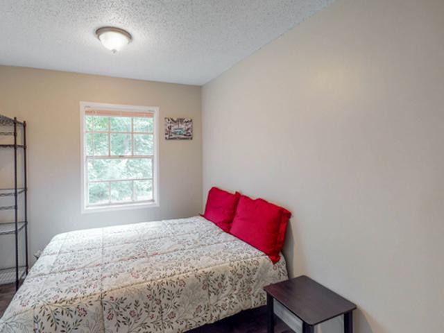 Live in Morrow, a 3 mins drive to transit stop Mt Zion Rd & King William Dr