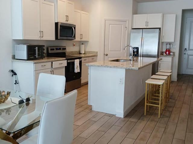 Live in Naranja, a 5 minute walk to transit stop S