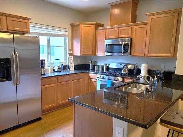 Live in North Las Vegas, a 4 minute walk to transi