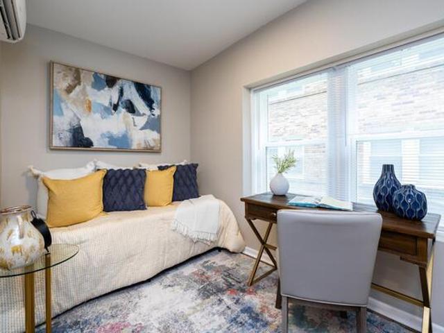 Live in Old Westport! Walk to the KC Street car
