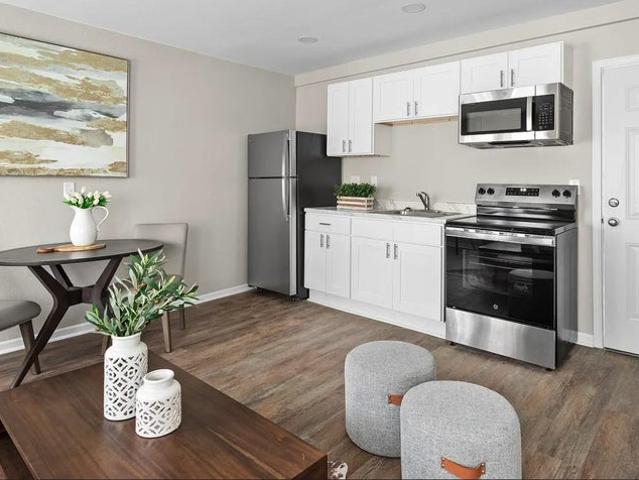 Live in Old Westport! Walk to the KC Street car