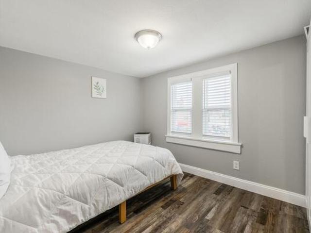 Live in Old Hyde Park, a 4 minute walk to transit stop On Broadway at 37th Northbound
