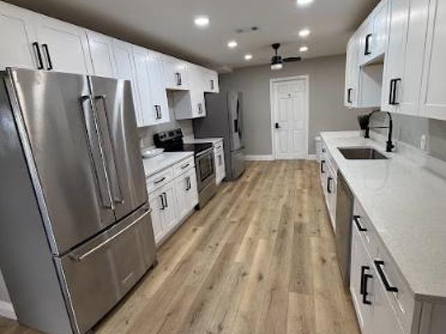 Live in Orlando, a 10 minute walk to transit stop