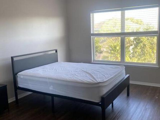 Live in Orlando, a 10 minute walk to transit stop Landstar Blvd and Island Cove Dr