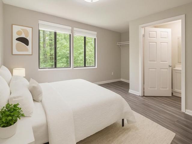 Live in Atlanta, a 4 minute walk to transit stop C