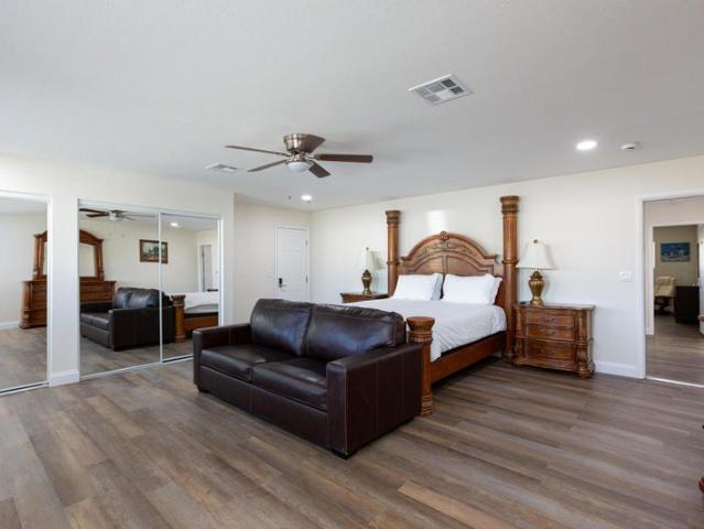 Live in a historic Las Vegas neighborhood, a 10 mi