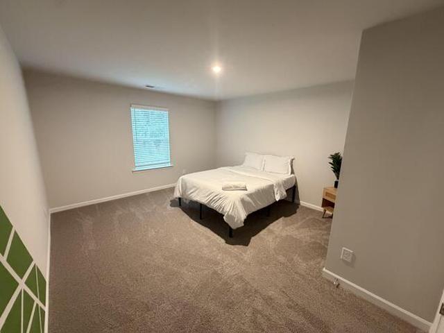 Live in a New Modern Home in Austell close to Downtown & Airport
