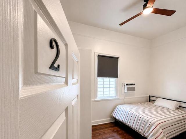 Live in a renovated St. Roch house with Convenient access to everything!