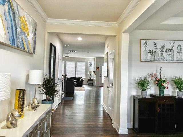 Live in Apex: Private Room in a Calm, Modern Home