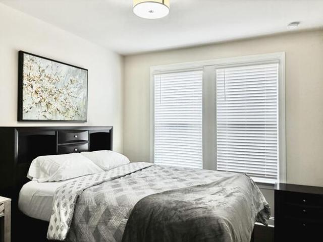Live in Apex: Private Room in a Calm, Modern Home