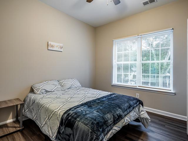 Live in Bush Mountain. Steps from Marta and the Oakland City Transit Station!