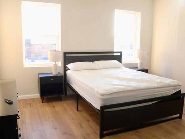 Live in Barclay/Charles Village