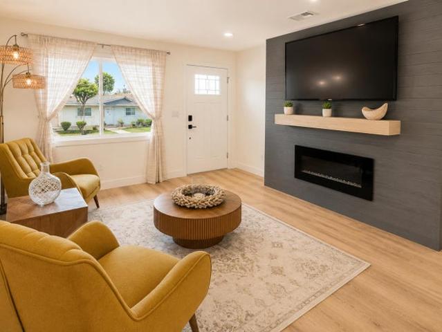 Live in Chula Vista, a 4 minute walk to transit st