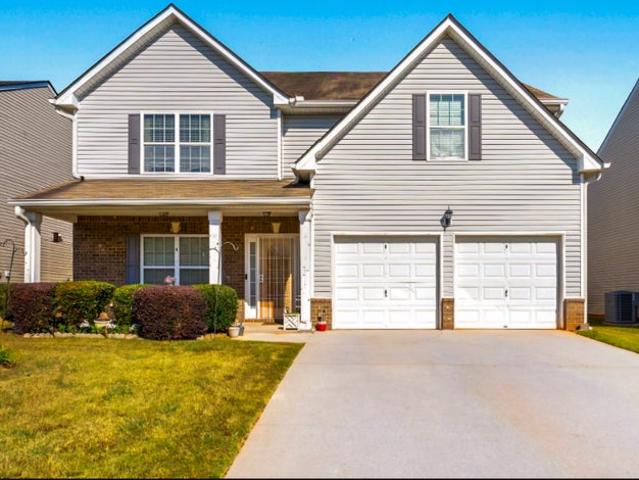 Live in College Park 10 minutes from airport