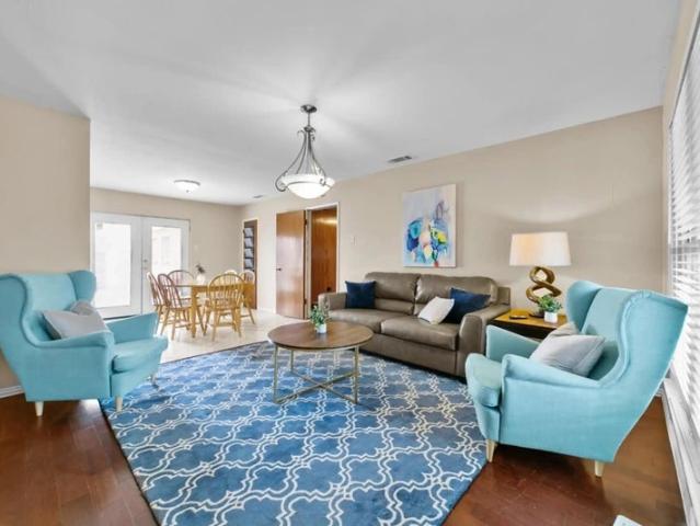 Live in Dallas, Affordable Private Rooms Near Tran