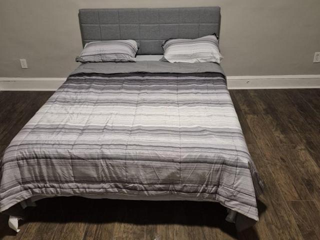 Live in Darley Park, a 4 minute walk to transit st