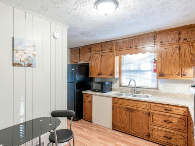 Live in Decatur, a 26 minute walk to bus stop Wesl