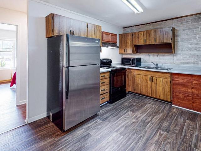 ⭐Live in Forest Park, Close to Amenities⭐