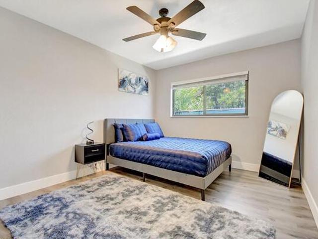 Live in Fort Lauderdale! 1/1 off Broward Boulevard near Las Olas