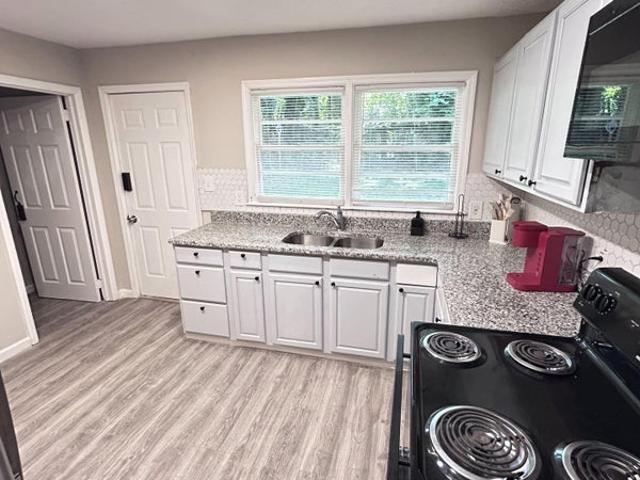 Live in Hunter Hills, a 5 minute walk to transit s
