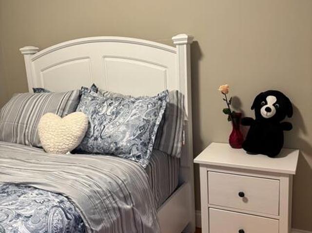 Live in Holbrook. Quiet room with a double bed on a dead end street within walking distance of train
