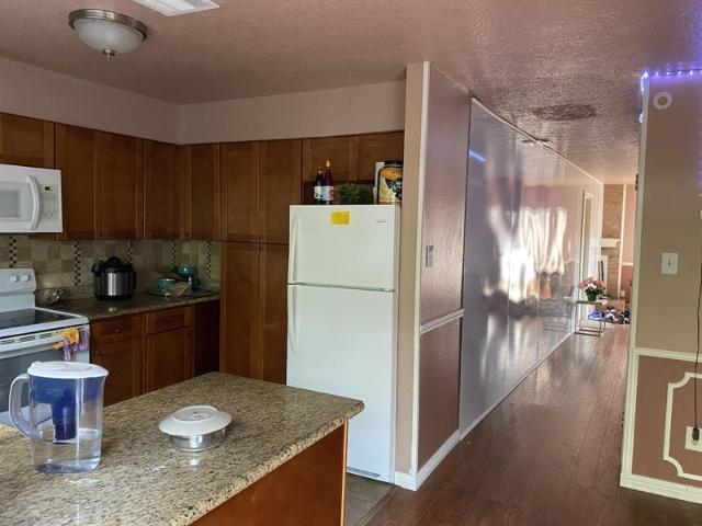 Live in Houston, Close to I, a 5 minute walk to tr