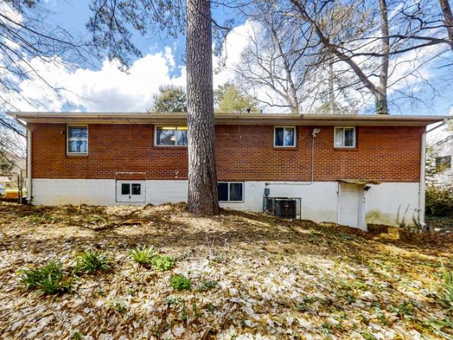 Live in Jonesboro, a 4 minute walk to transit stop