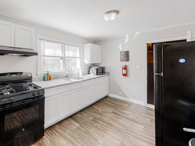 Live in Jonesboro, a 5 minute walk to transit stop