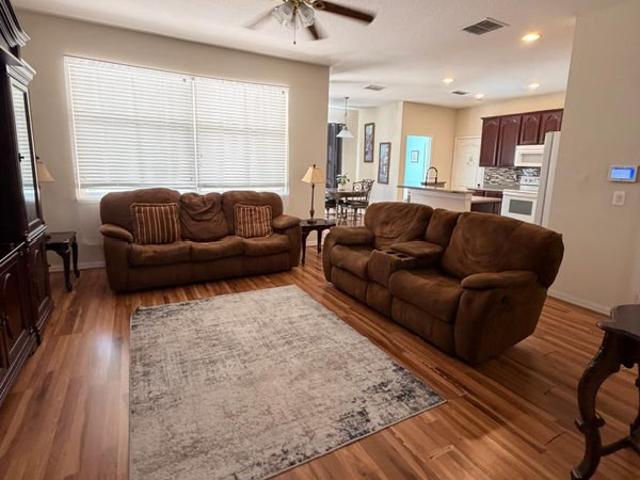 Live in Kissimmee, a 8 minute walk to transit stop