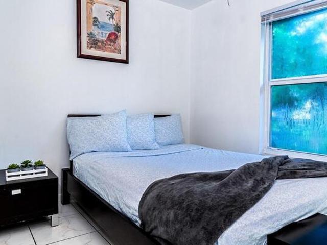 Live in Lake Worth Corridor