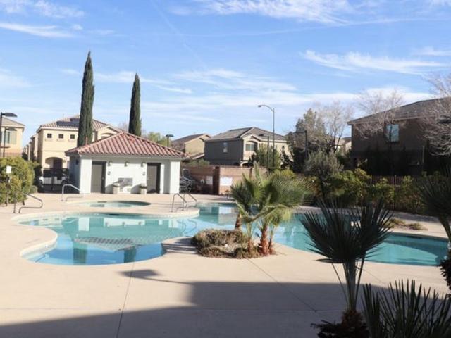 Live in Las Vegas with Good Energy