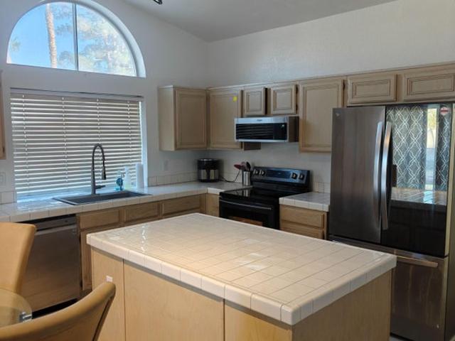 Live in Las Vegas, a 4 minute walk to transit stop