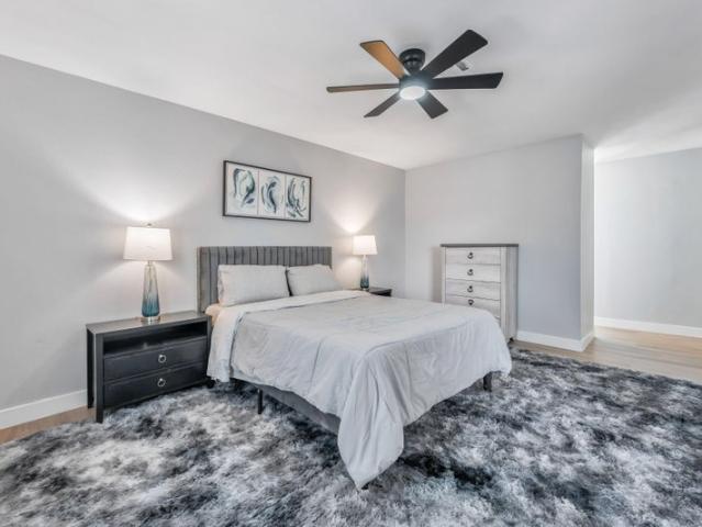 Live in Las Vegas, a 8 minute walk to transit stop