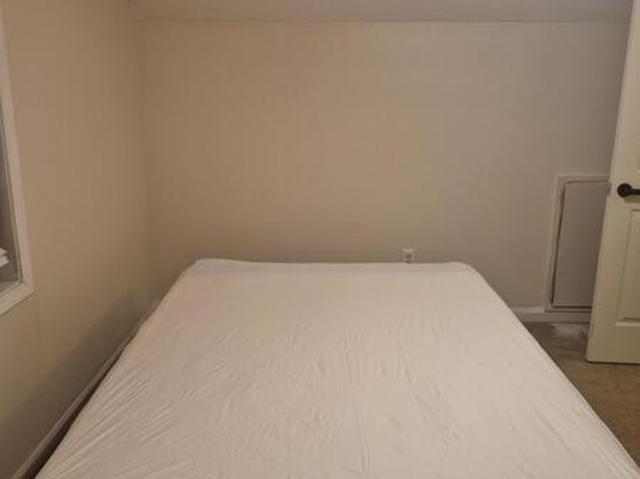 Live in Lawrenceville, minutes from I 85, Gas South Arena, walk to Sugarloaf Mills, LA Fitness, Life Fitness, very convenient!