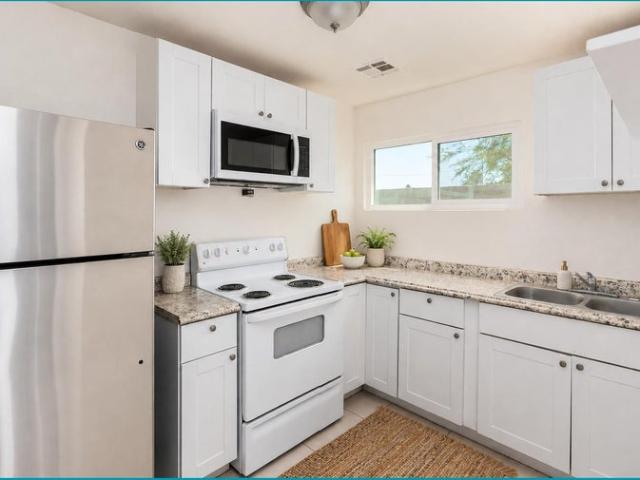 Live in Laveen Village️! Quick Access to Freeways